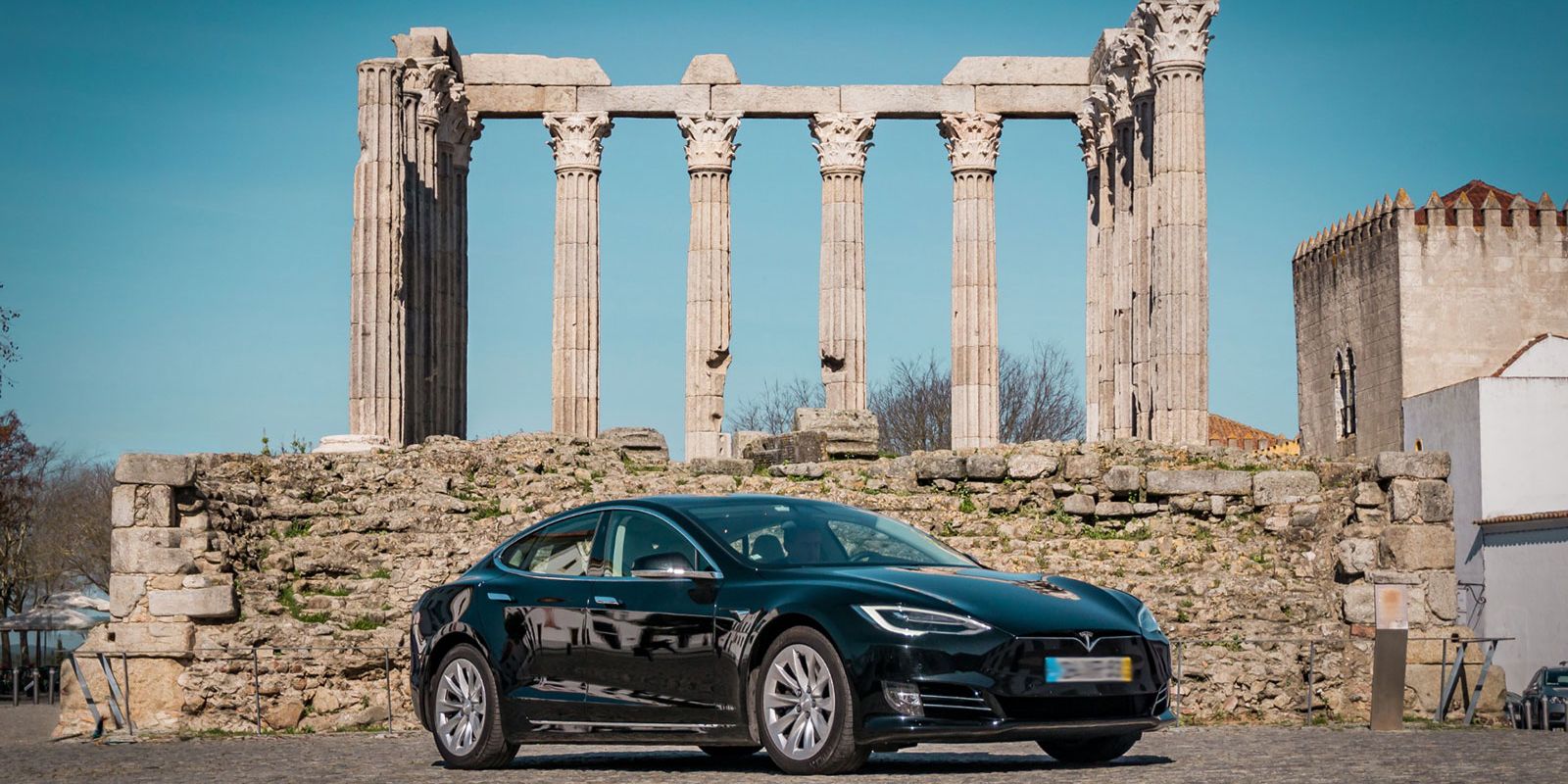 Tesla private tours - Live Electric Tours